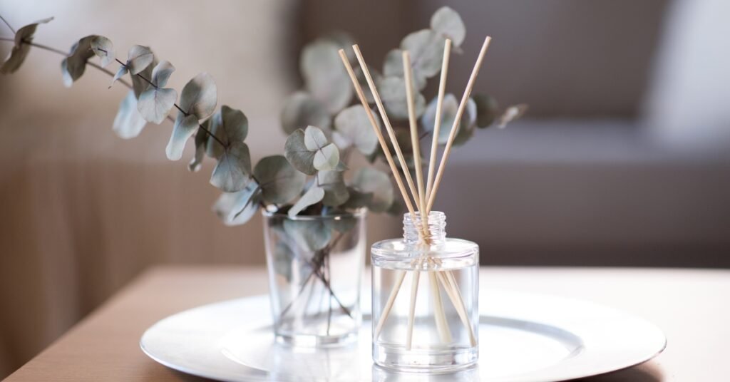 5 Powerful Scents That Wake You Up and Boost Your Morning Energy - ForScent