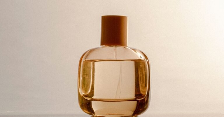 Fragrance Notes Explained: Musk vs Amber - ForScent