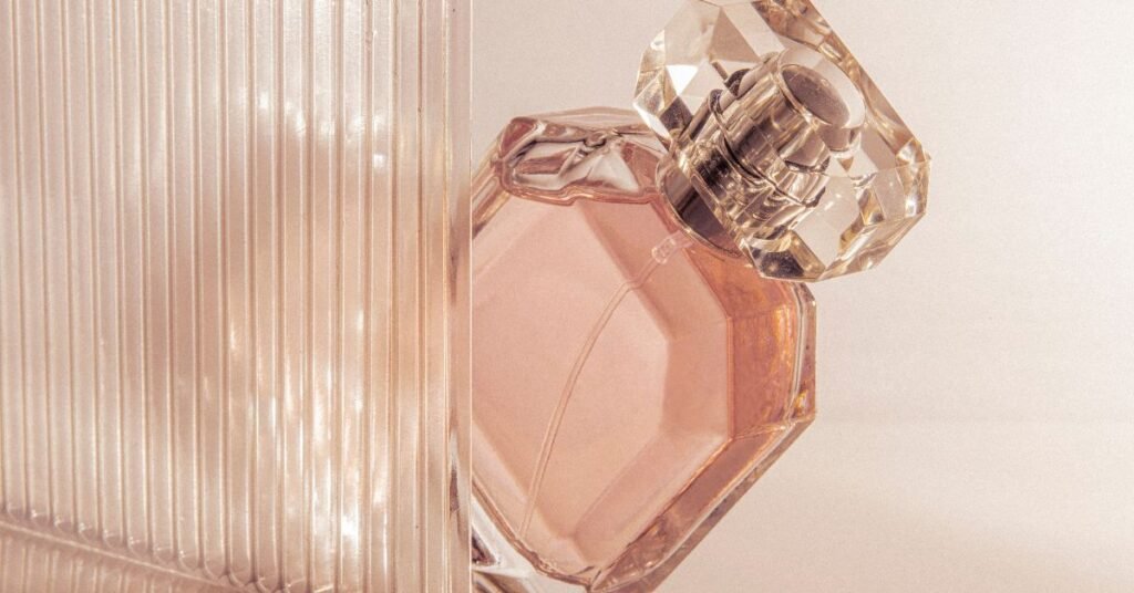 Fragrance Notes Explained: Musk vs Amber - ForScent